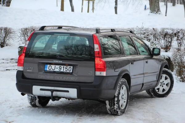 Brown Volvo XC70 2007 in Marupe, with an engine capacity of 2.40 L and mileage of 350 thousand km for 5250 €, photo 7 on AUTOMOTO.COM.LV