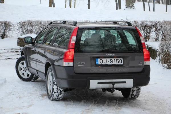 Brown Volvo XC70 2007 in Marupe, with an engine capacity of 2.40 L and mileage of 350 thousand km for 5250 €, photo 8 on AUTOMOTO.COM.LV