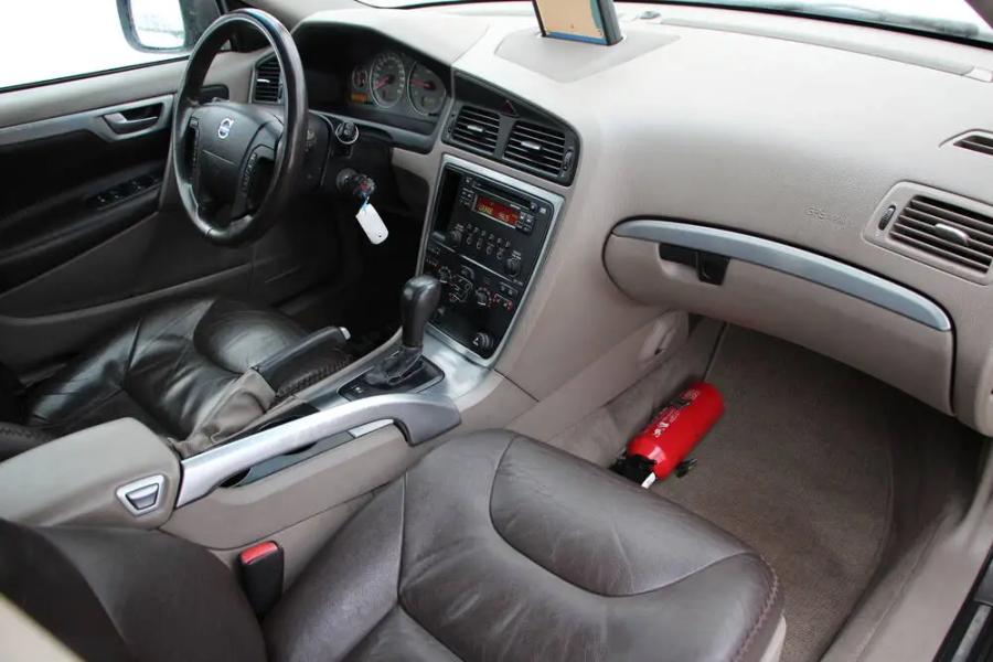 Brūns Volvo XC70 2007 Mārupe, ar dzinēja tilpumu 2.40 L un nobraukumu 350 tūkst. km par 5250 €, foto 13 vietnē AUTOMOTO.COM.LV