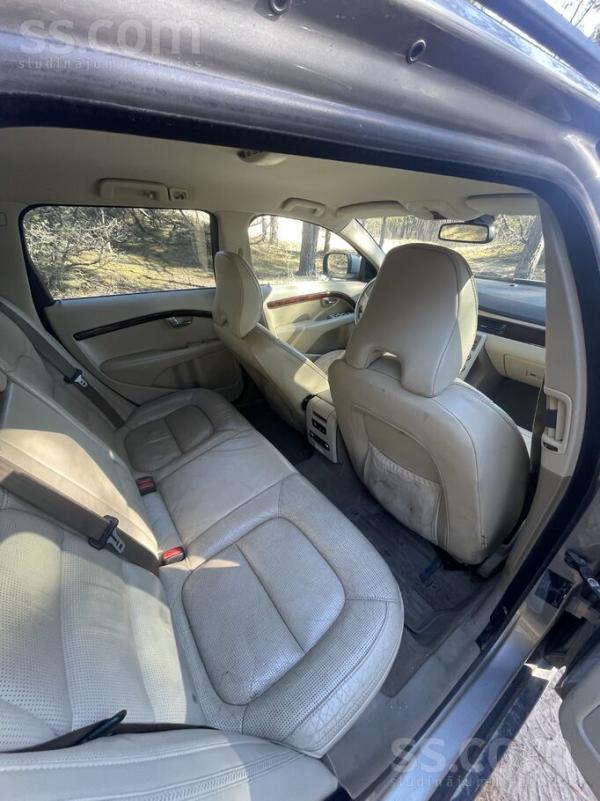 Brūns Volvo XC70 2007 Rīga, ar dzinēja tilpumu 2.40 L un nobraukumu 440 tūkst. km par 3200 €, foto 5 vietnē AUTOMOTO.COM.LV