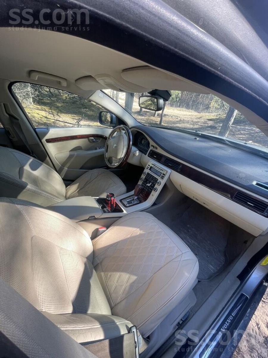 Brūns Volvo XC70 2007 Rīga, ar dzinēja tilpumu 2.40 L un nobraukumu 440 tūkst. km par 3200 €, foto 8 vietnē AUTOMOTO.COM.LV