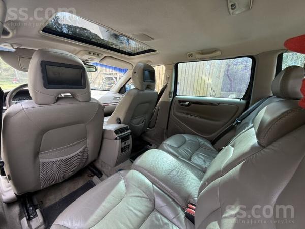 Brown Volvo XC70 2007 in Liepaja, with an engine capacity of 2.50 L and mileage of 374 thousand km for 3200 €, photo 6 on AUTOMOTO.COM.LV