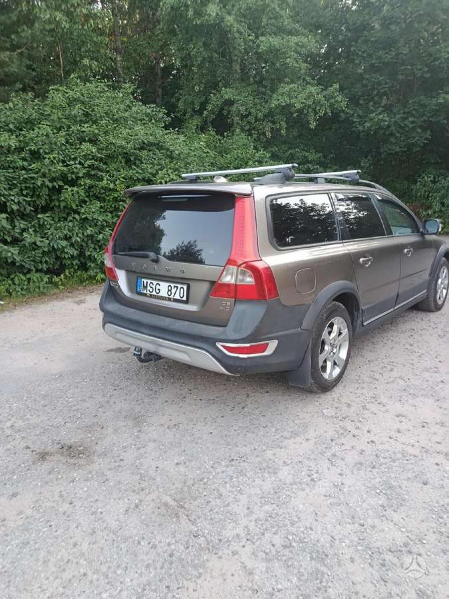 Brown Volvo XC70 2007 in Vilnius, with an engine capacity of 2.40 L and mileage of 405 thousand km for 3900 €, photo 10 on AUTOMOTO.COM.LV