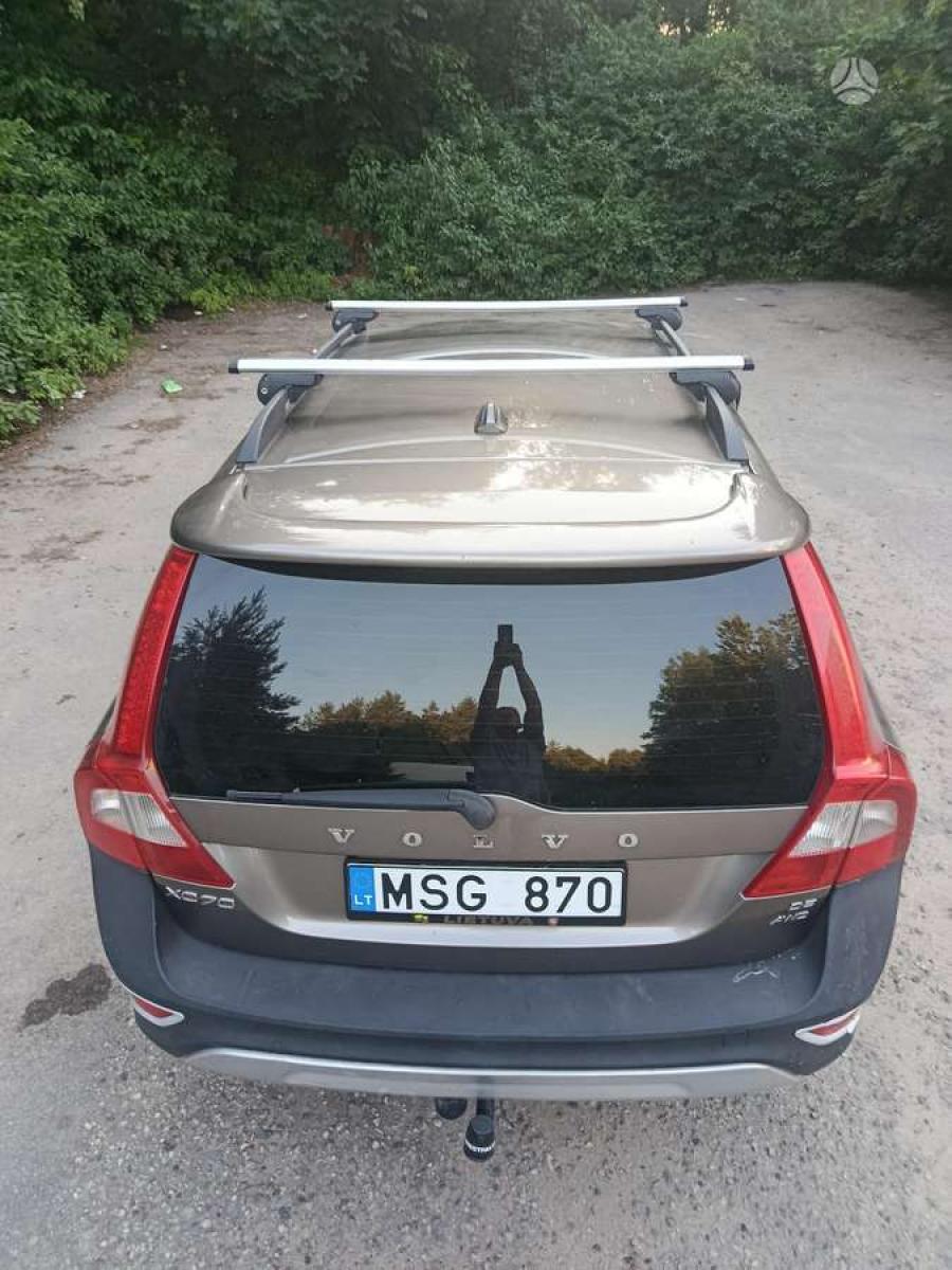 Brown Volvo XC70 2007 in Vilnius, with an engine capacity of 2.40 L and mileage of 405 thousand km for 3900 €, photo 13 on AUTOMOTO.COM.LV