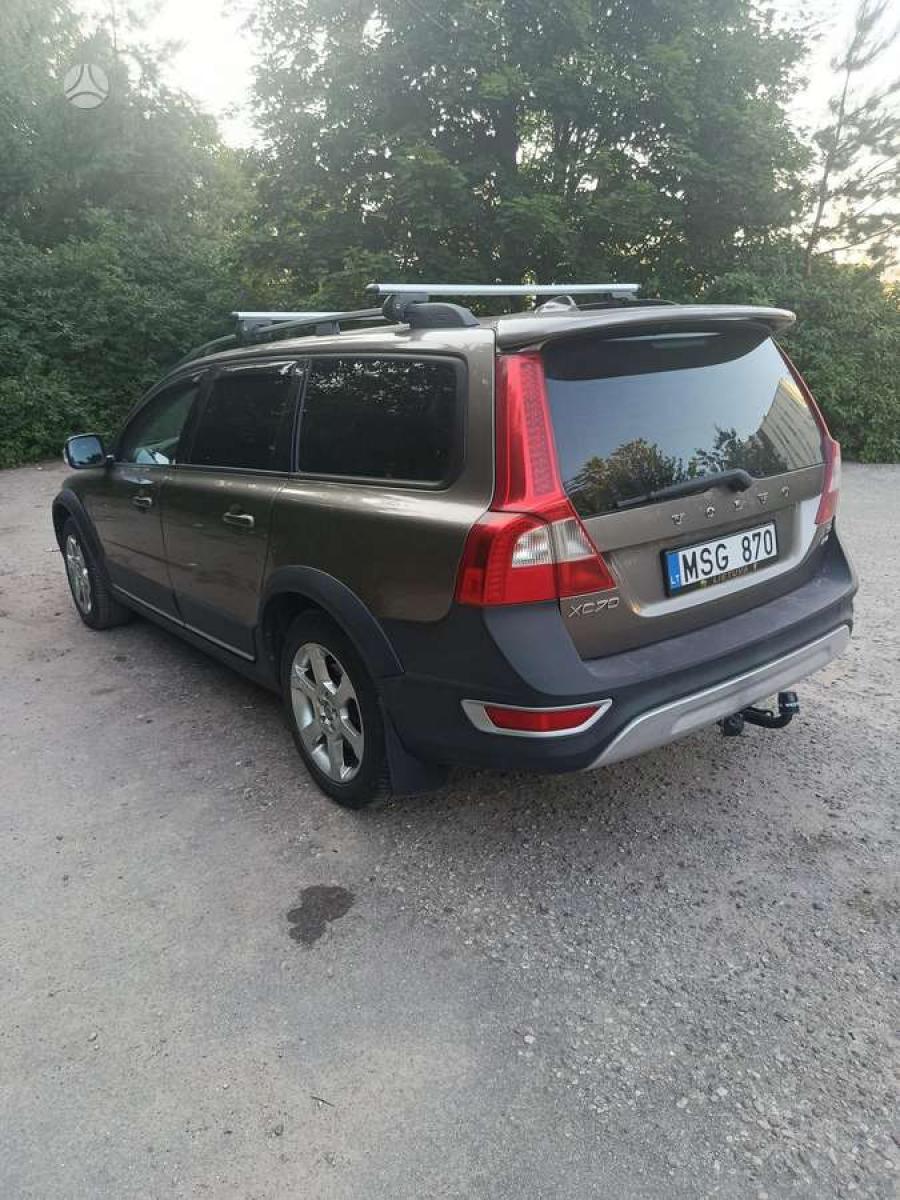 Brown Volvo XC70 2007 in Vilnius, with an engine capacity of 2.40 L and mileage of 405 thousand km for 3900 €, photo 14 on AUTOMOTO.COM.LV