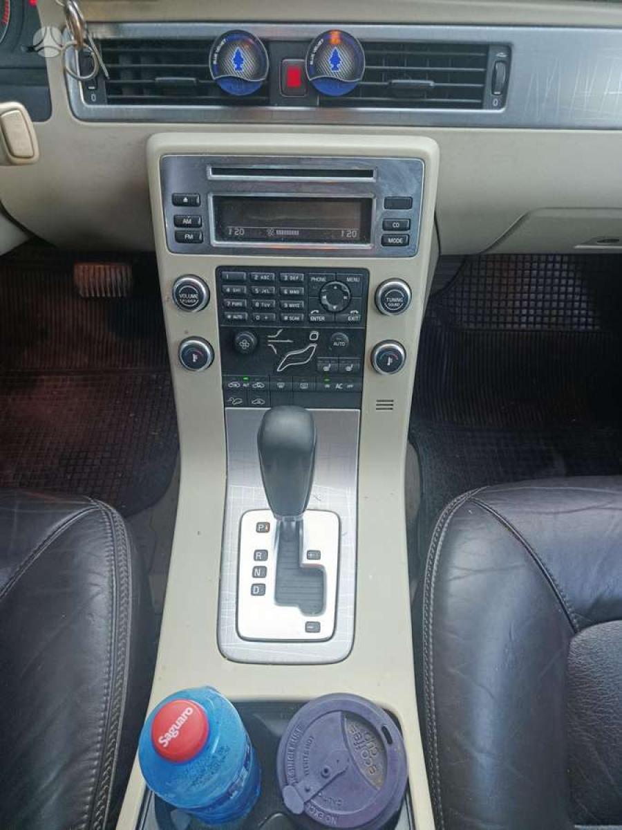 Brown Volvo XC70 2007 in Vilnius, with an engine capacity of 2.40 L and mileage of 405 thousand km for 3900 €, photo 23 on AUTOMOTO.COM.LV