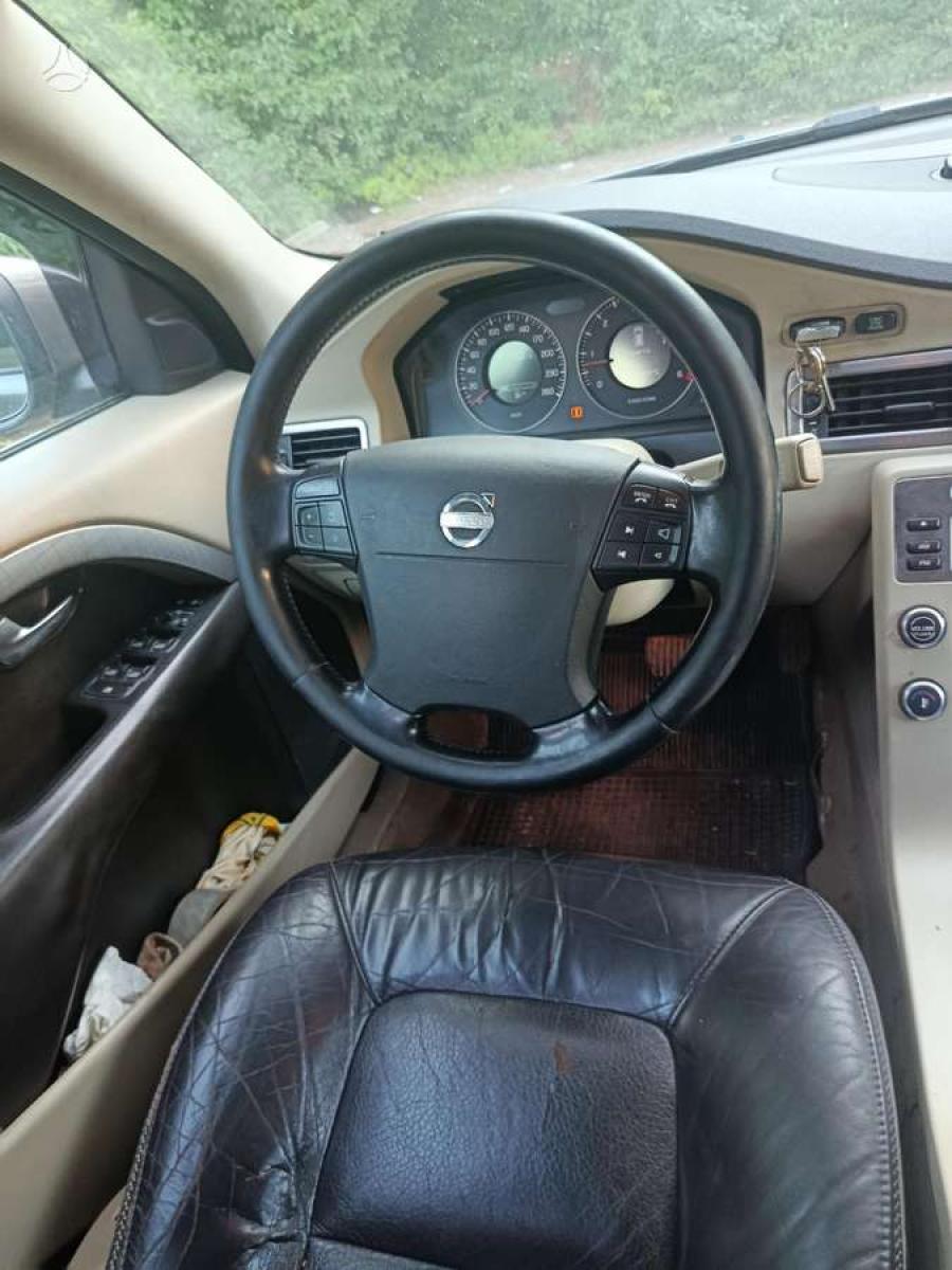 Brown Volvo XC70 2007 in Vilnius, with an engine capacity of 2.40 L and mileage of 405 thousand km for 3900 €, photo 24 on AUTOMOTO.COM.LV