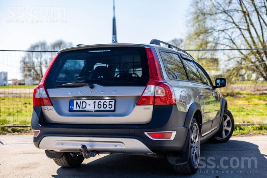 Brown Volvo XC70 2007 in Riga, with an engine capacity of 2.40 L and mileage of 345 thousand km for 5290 €, photo 8 on AUTOMOTO.COM.LV