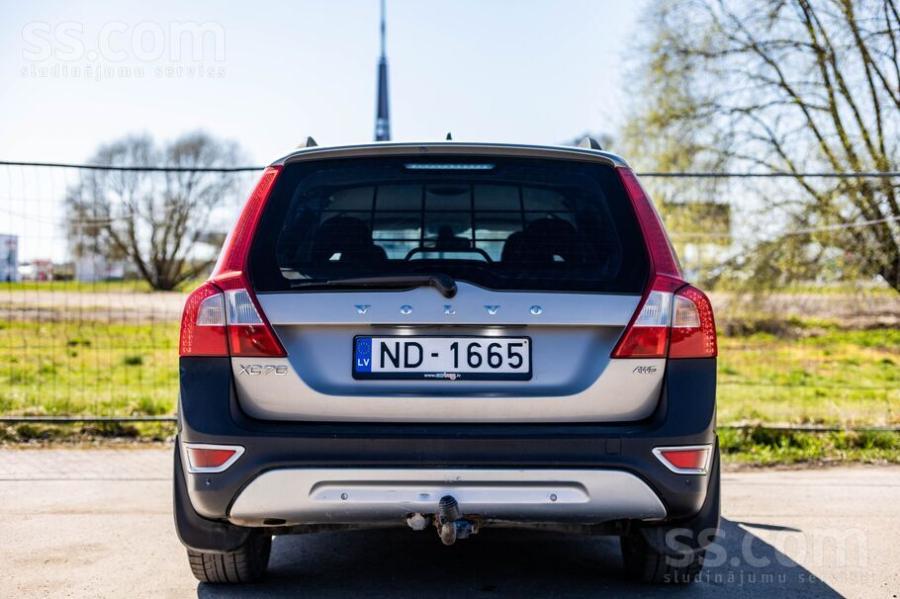 Brown Volvo XC70 2007 in Riga, with an engine capacity of 2.40 L and mileage of 345 thousand km for 5290 €, photo 9 on AUTOMOTO.COM.LV