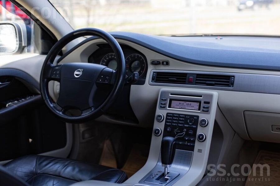 Brown Volvo XC70 2007 in Riga, with an engine capacity of 2.40 L and mileage of 345 thousand km for 5290 €, photo 24 on AUTOMOTO.COM.LV