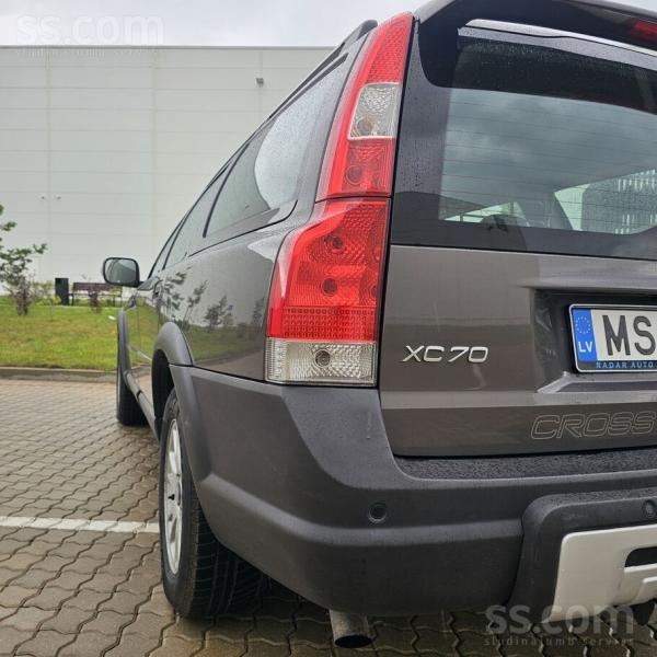 Brūns Volvo XC70 2007 Rīga, ar dzinēja tilpumu 2.40 L un nobraukumu 343 tūkst. km par 4190 €, foto 9 vietnē AUTOMOTO.COM.LV