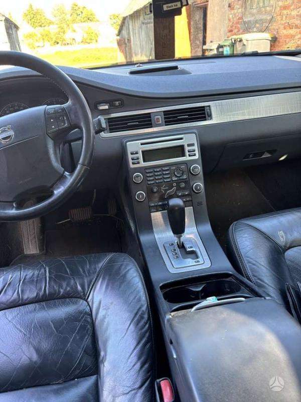 Brown Volvo XC70 2007 in Pasvalys, with an engine capacity of 2.40 L and mileage of 364 thousand km for 3300 €, photo 2 on AUTOMOTO.COM.LV
