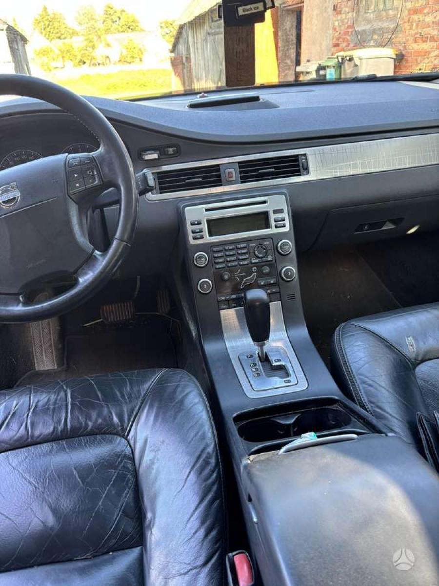 Brown Volvo XC70 2007 in Pasvalys, with an engine capacity of 2.40 L and mileage of 364 thousand km for 3300 €, photo 3 on AUTOMOTO.COM.LV