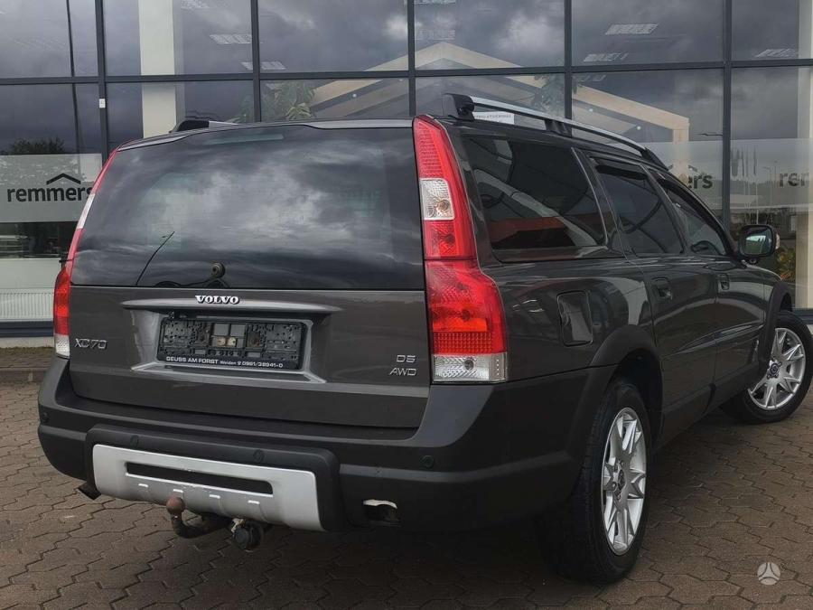 Brown Volvo XC70 2007 in Vilnius, with an engine capacity of 2.40 L and mileage of 279 thousand km for 4750 €, photo 9 on AUTOMOTO.COM.LV
