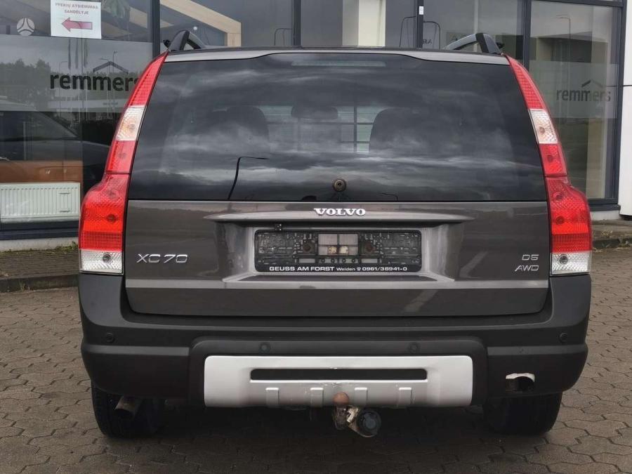 Brown Volvo XC70 2007 in Vilnius, with an engine capacity of 2.40 L and mileage of 279 thousand km for 4750 €, photo 10 on AUTOMOTO.COM.LV