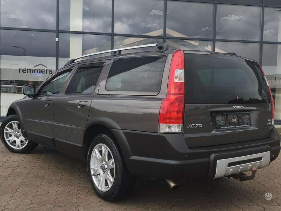 Brown Volvo XC70 2007 in Vilnius, with an engine capacity of 2.40 L and mileage of 279 thousand km for 4750 €, photo 11 on AUTOMOTO.COM.LV