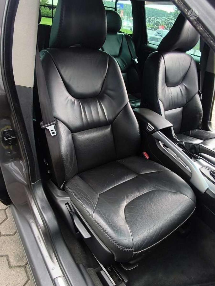 Brown Volvo XC70 2007 in Vilnius, with an engine capacity of 2.40 L and mileage of 279 thousand km for 4750 €, photo 17 on AUTOMOTO.COM.LV