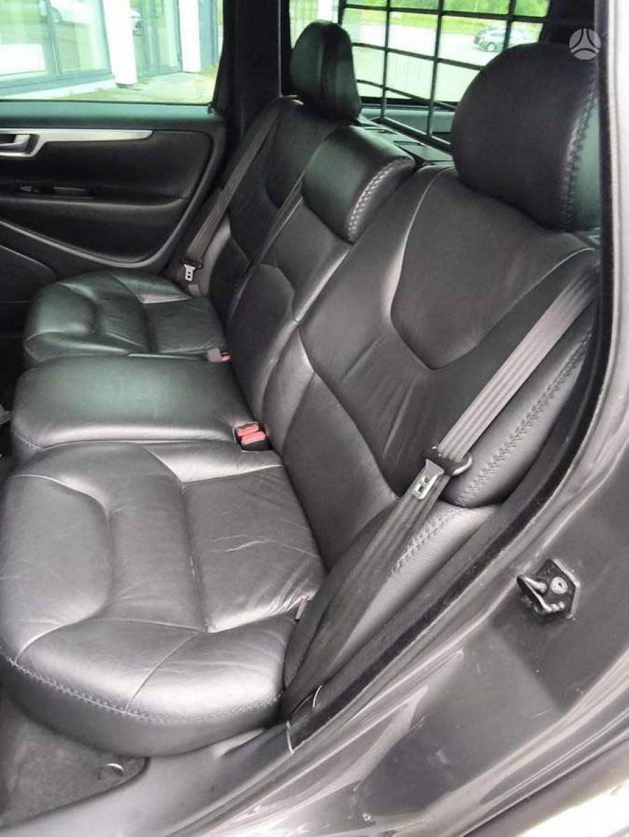 Brown Volvo XC70 2007 in Vilnius, with an engine capacity of 2.40 L and mileage of 279 thousand km for 4750 €, photo 19 on AUTOMOTO.COM.LV