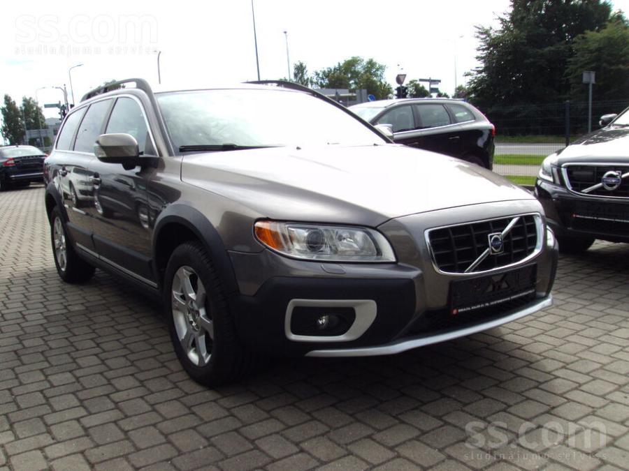Brown Volvo XC70 2007 in Riga, with an engine capacity of 2.40 L and mileage of 169 thousand km for 7600 €, photo 3 on AUTOMOTO.COM.LV