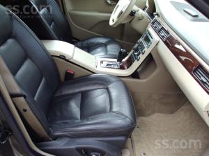 Brown Volvo XC70 2007 in Riga, with an engine capacity of 2.40 L and mileage of 169 thousand km for 7600 €, photo 8 on AUTOMOTO.COM.LV