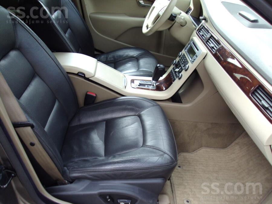 Brown Volvo XC70 2007 in Riga, with an engine capacity of 2.40 L and mileage of 169 thousand km for 7600 €, photo 8 on AUTOMOTO.COM.LV