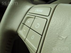 Brown Volvo XC70 2007 in Riga, with an engine capacity of 2.40 L and mileage of 169 thousand km for 7600 €, photo 12 on AUTOMOTO.COM.LV