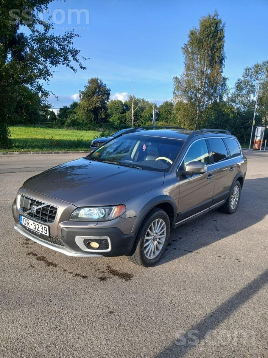 Brown Volvo XC70 2007 in Riga, with an engine capacity of 2.40 L and mileage of 395 thousand km for 3900 €, photo 1 on AUTOMOTO.COM.LV