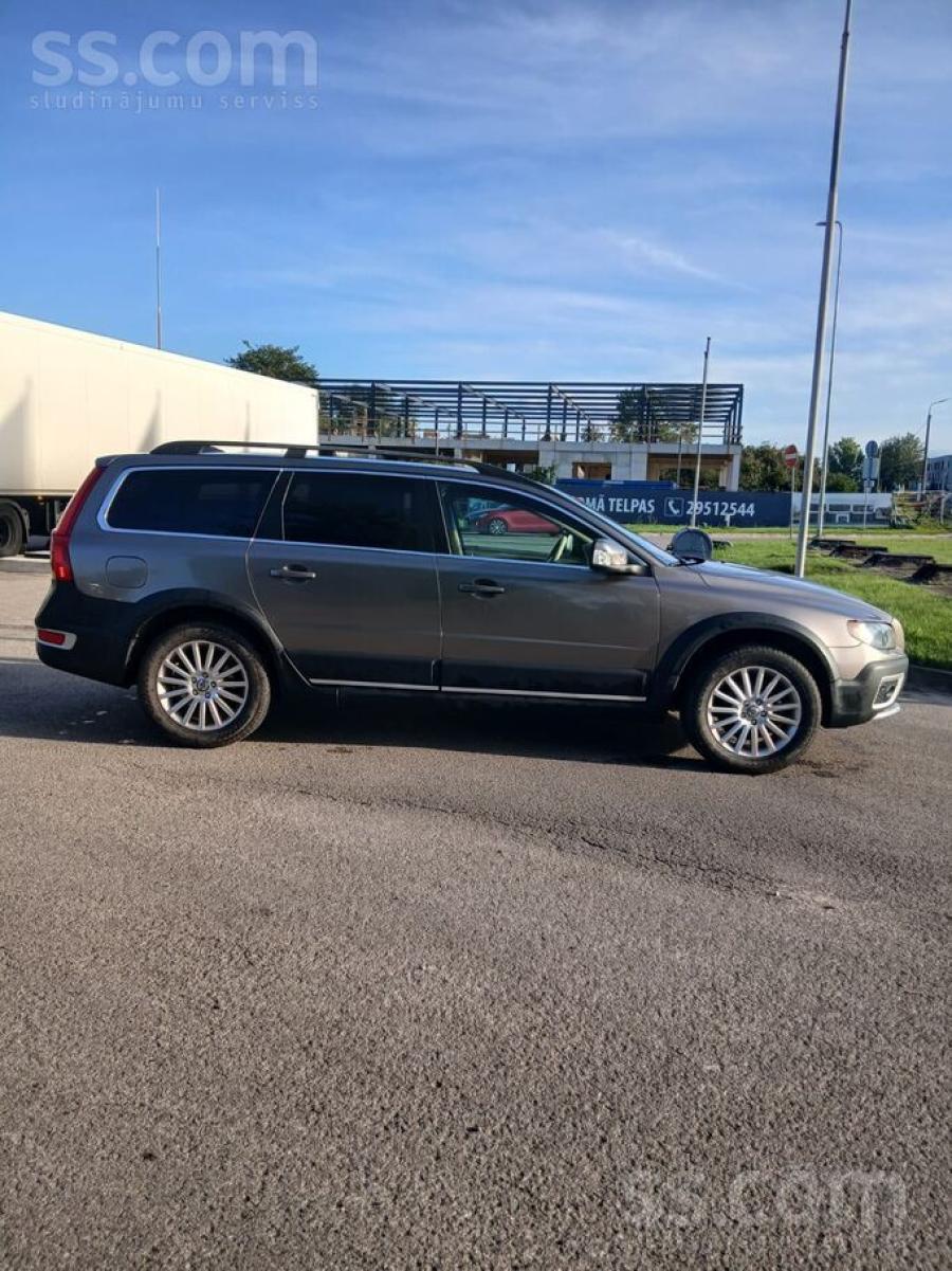 Brown Volvo XC70 2007 in Riga, with an engine capacity of 2.40 L and mileage of 395 thousand km for 3900 €, photo 3 on AUTOMOTO.COM.LV