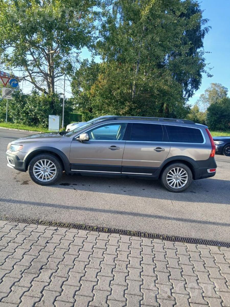 Brown Volvo XC70 2007 in Riga, with an engine capacity of 2.40 L and mileage of 395 thousand km for 3900 €, photo 4 on AUTOMOTO.COM.LV
