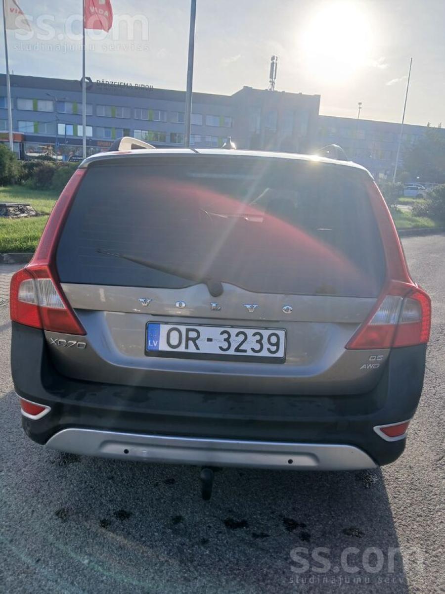 Brown Volvo XC70 2007 in Riga, with an engine capacity of 2.40 L and mileage of 395 thousand km for 3900 €, photo 5 on AUTOMOTO.COM.LV
