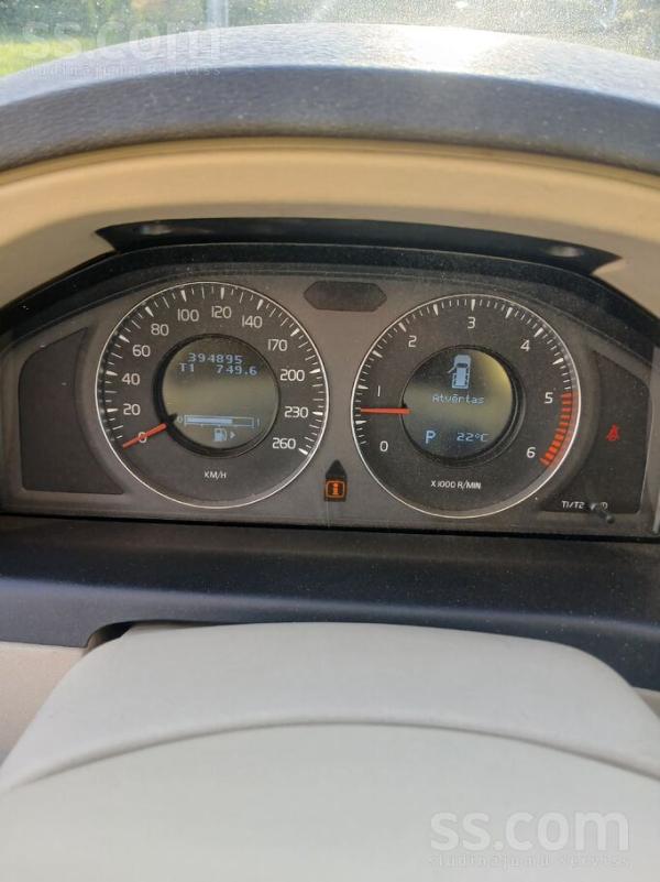 Brown Volvo XC70 2007 in Riga, with an engine capacity of 2.40 L and mileage of 395 thousand km for 3900 €, photo 7 on AUTOMOTO.COM.LV