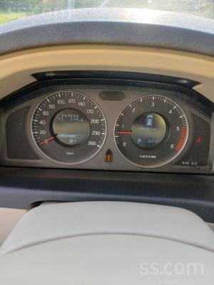 Brown Volvo XC70 2007 in Riga, with an engine capacity of 2.40 L and mileage of 395 thousand km for 3900 €, photo 7 on AUTOMOTO.COM.LV