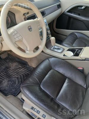 Brown Volvo XC70 2007 in Riga, with an engine capacity of 2.40 L and mileage of 395 thousand km for 3900 €, photo 8 on AUTOMOTO.COM.LV