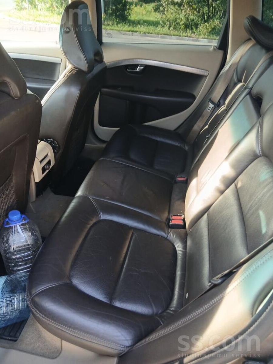Brown Volvo XC70 2007 in Riga, with an engine capacity of 2.40 L and mileage of 395 thousand km for 3900 €, photo 10 on AUTOMOTO.COM.LV