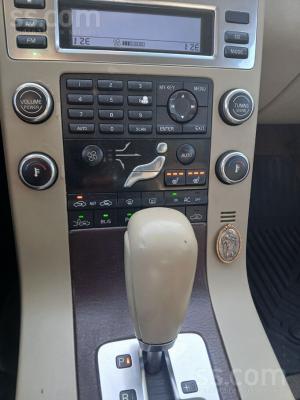 Brown Volvo XC70 2007 in Riga, with an engine capacity of 2.40 L and mileage of 395 thousand km for 3900 €, photo 11 on AUTOMOTO.COM.LV