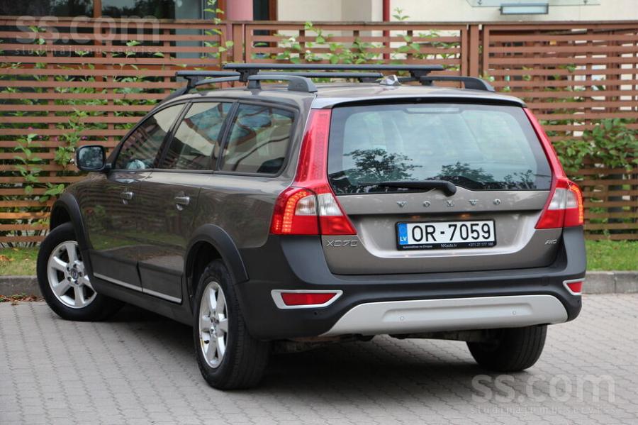 Brown Volvo XC70 2007 in Riga, with an engine capacity of 2.40 L and mileage of 308 thousand km for 7250 €, photo 6 on AUTOMOTO.COM.LV