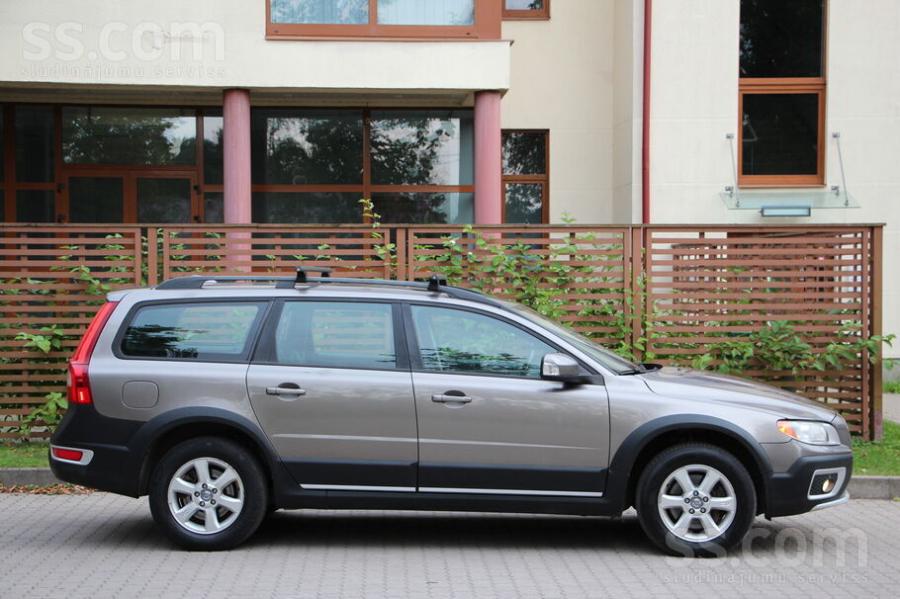 Brown Volvo XC70 2007 in Riga, with an engine capacity of 2.40 L and mileage of 308 thousand km for 7250 €, photo 7 on AUTOMOTO.COM.LV