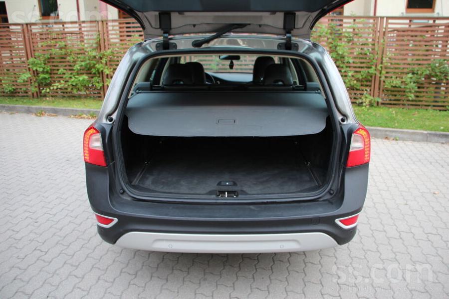 Brown Volvo XC70 2007 in Riga, with an engine capacity of 2.40 L and mileage of 308 thousand km for 7250 €, photo 12 on AUTOMOTO.COM.LV
