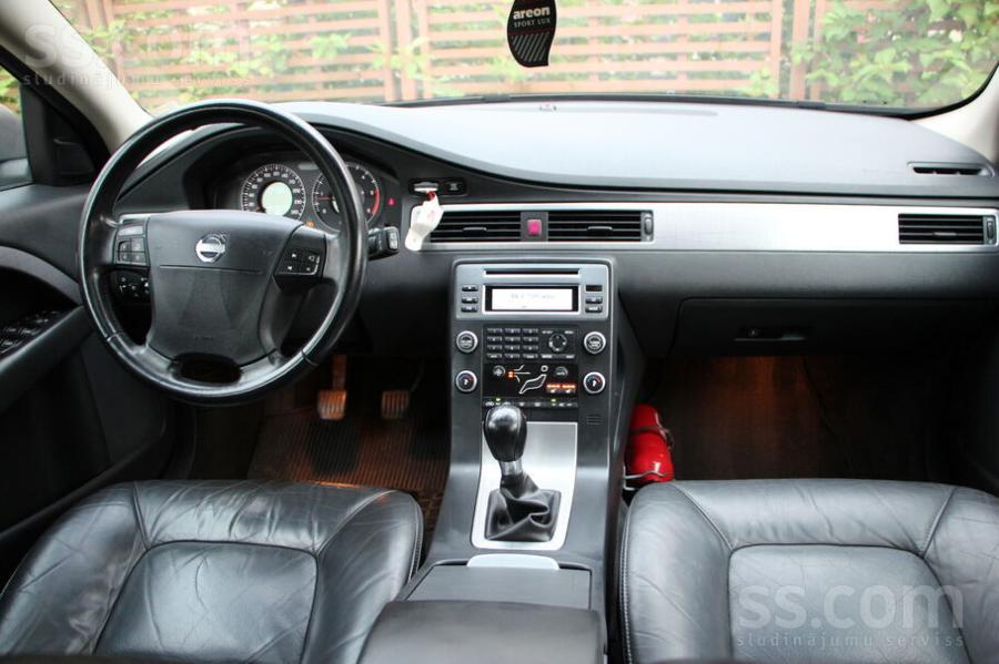 Brown Volvo XC70 2007 in Riga, with an engine capacity of 2.40 L and mileage of 308 thousand km for 7250 €, photo 13 on AUTOMOTO.COM.LV