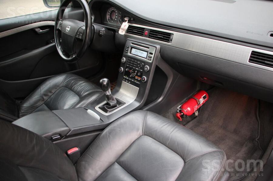 Brown Volvo XC70 2007 in Riga, with an engine capacity of 2.40 L and mileage of 308 thousand km for 7250 €, photo 14 on AUTOMOTO.COM.LV
