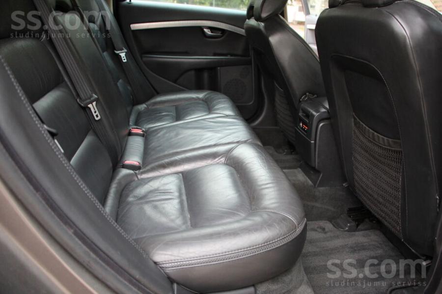 Brown Volvo XC70 2007 in Riga, with an engine capacity of 2.40 L and mileage of 308 thousand km for 7250 €, photo 16 on AUTOMOTO.COM.LV