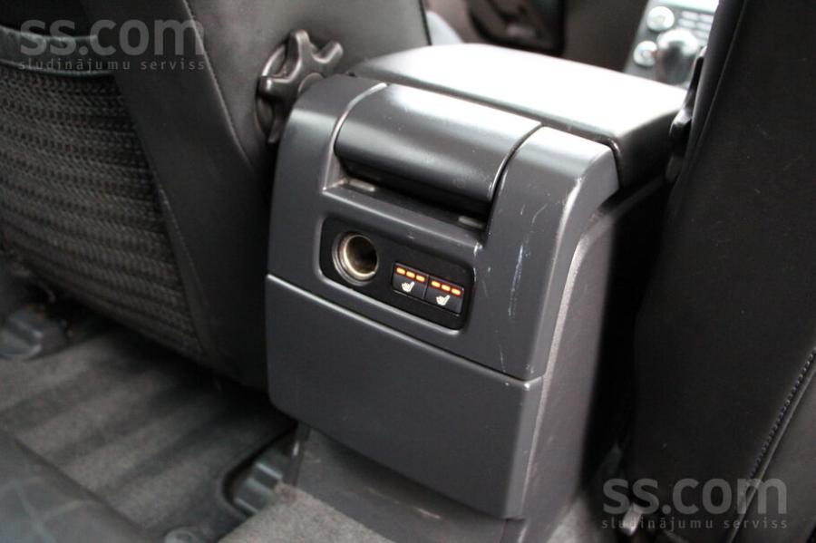 Brown Volvo XC70 2007 in Riga, with an engine capacity of 2.40 L and mileage of 308 thousand km for 7250 €, photo 17 on AUTOMOTO.COM.LV