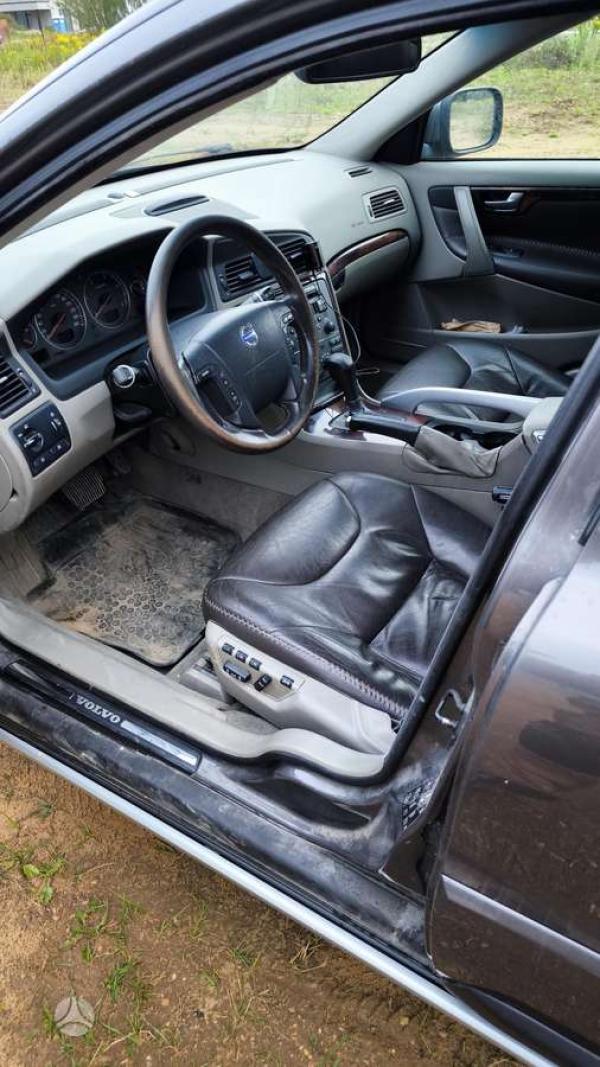 Volvo XC70 2007 Viļņa vietnē Brūns Volvo XC70 2007 Viļņa, ar dzinēja tilpumu 2.40 L un nobraukumu 323 tūkst. km par 2100 €, foto 8 vietnē AUTOMOTO.COM.LV