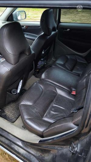 Brūns Volvo XC70 2007 Viļņa, ar dzinēja tilpumu 2.40 L un nobraukumu 323 tūkst. km par 2100 €, foto 9 vietnē AUTOMOTO.COM.LV