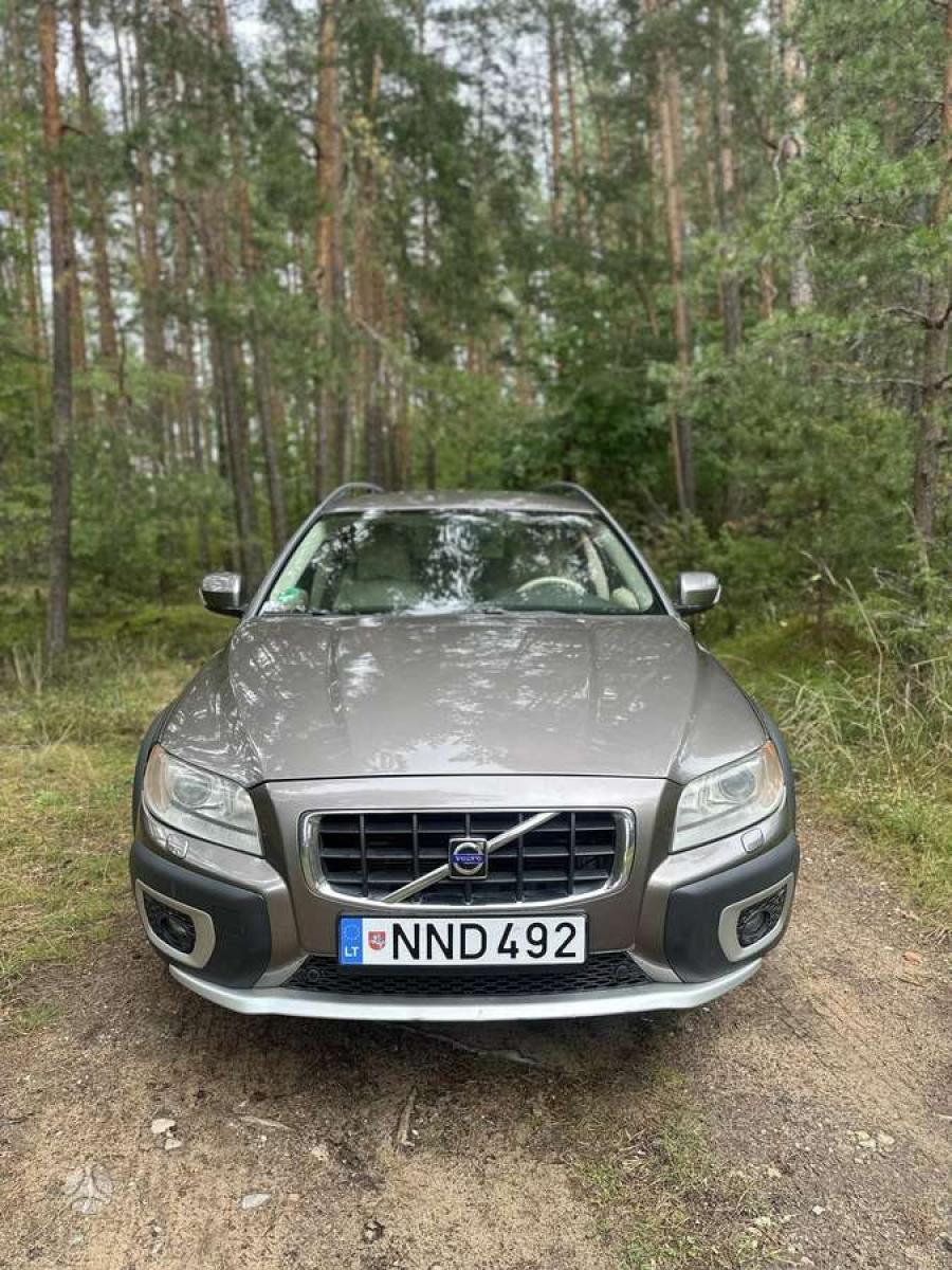 Brown Volvo XC70 2007 in Varena, with an engine capacity of 2.40 L and mileage of 300 thousand km for 4000 €, photo 1 on AUTOMOTO.COM.LV
