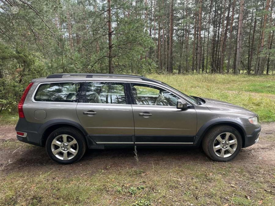 Brown Volvo XC70 2007 in Varena, with an engine capacity of 2.40 L and mileage of 300 thousand km for 4000 €, photo 3 on AUTOMOTO.COM.LV