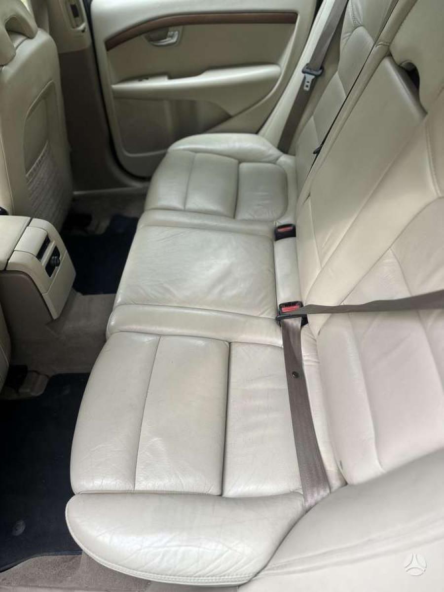 Brown Volvo XC70 2007 in Varena, with an engine capacity of 2.40 L and mileage of 300 thousand km for 4000 €, photo 7 on AUTOMOTO.COM.LV
