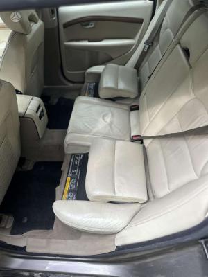 Brown Volvo XC70 2007 in Varena, with an engine capacity of 2.40 L and mileage of 300 thousand km for 4000 €, photo 8 on AUTOMOTO.COM.LV