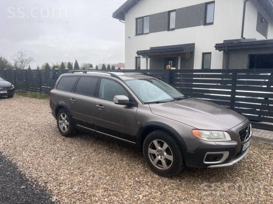 Brūns Volvo XC70 2007 Rīga, ar dzinēja tilpumu 2.40 L un nobraukumu 339 tūkst. km par 3000 €, foto 1 vietnē AUTOMOTO.COM.LV
