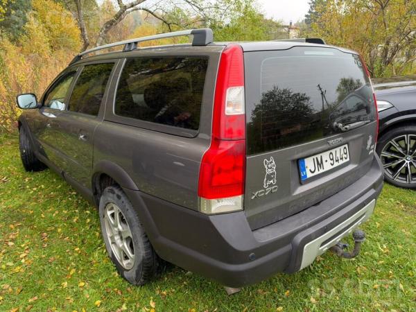 Brown Volvo XC70 2007 in Riga, with an engine capacity of 2.40 L and mileage of 400 thousand km for 2550 €, photo 7 on AUTOMOTO.COM.LV